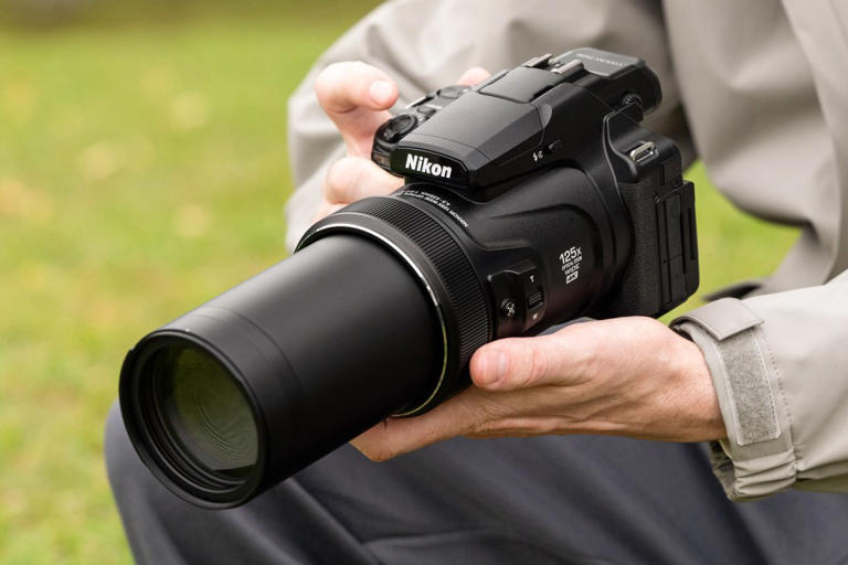 Nikon Coolpix P1100: Kamera Prosumer Dengan Lensa Optikal Zoom 125x Dan ...